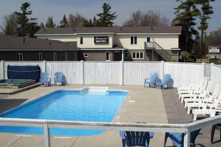 Motels - Sauble Beach, Ontario