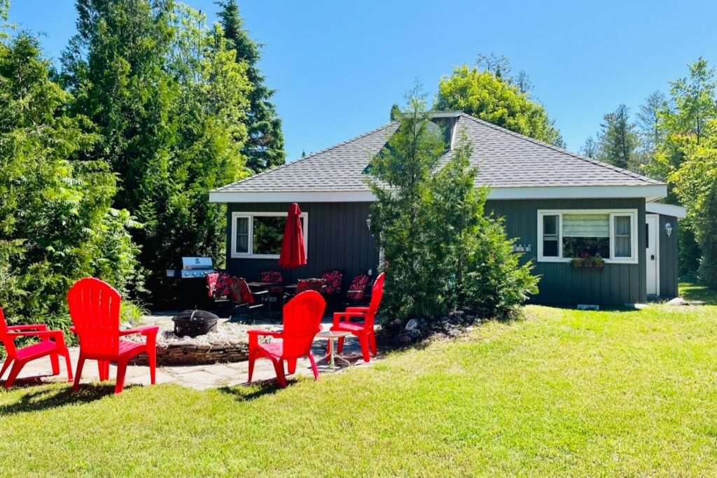 Sauble Shores Cottage - Sauble Beach, Ontario